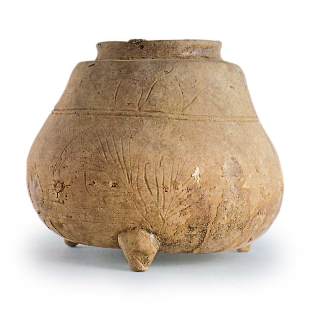 Seto ware: jar with three legs, ash glaze. | Ceramics Story