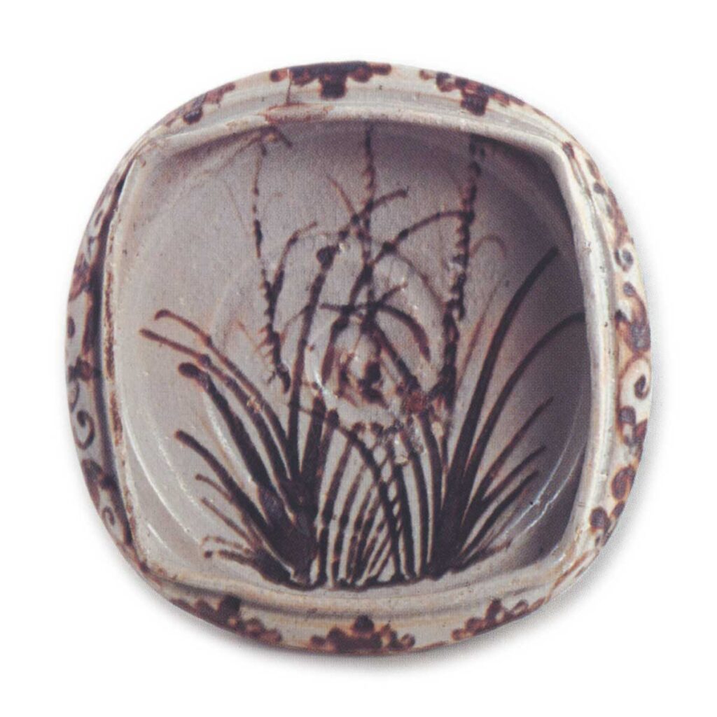 Shino mukōzuke dish with grass design – Ceramics Story