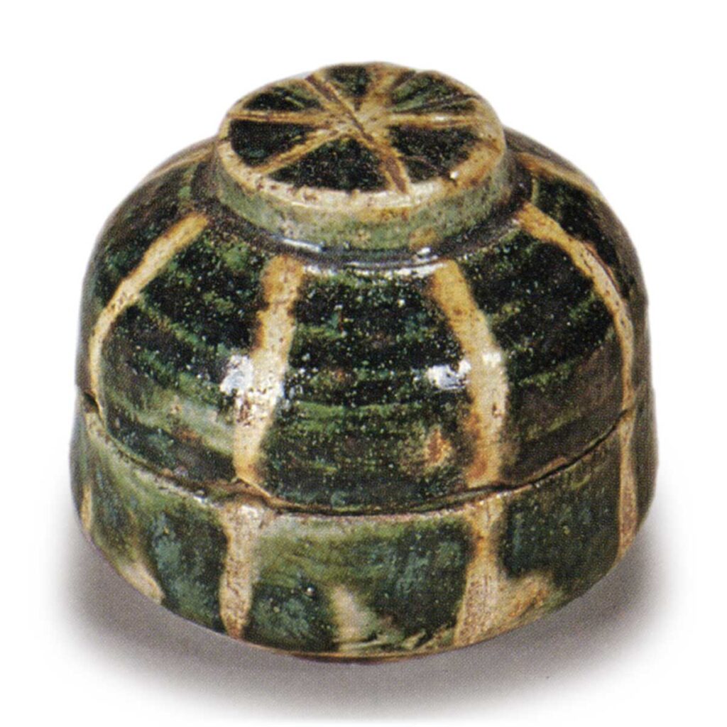 Oribe incense caddy with design of suji-kabuto (helmet in stripes ...