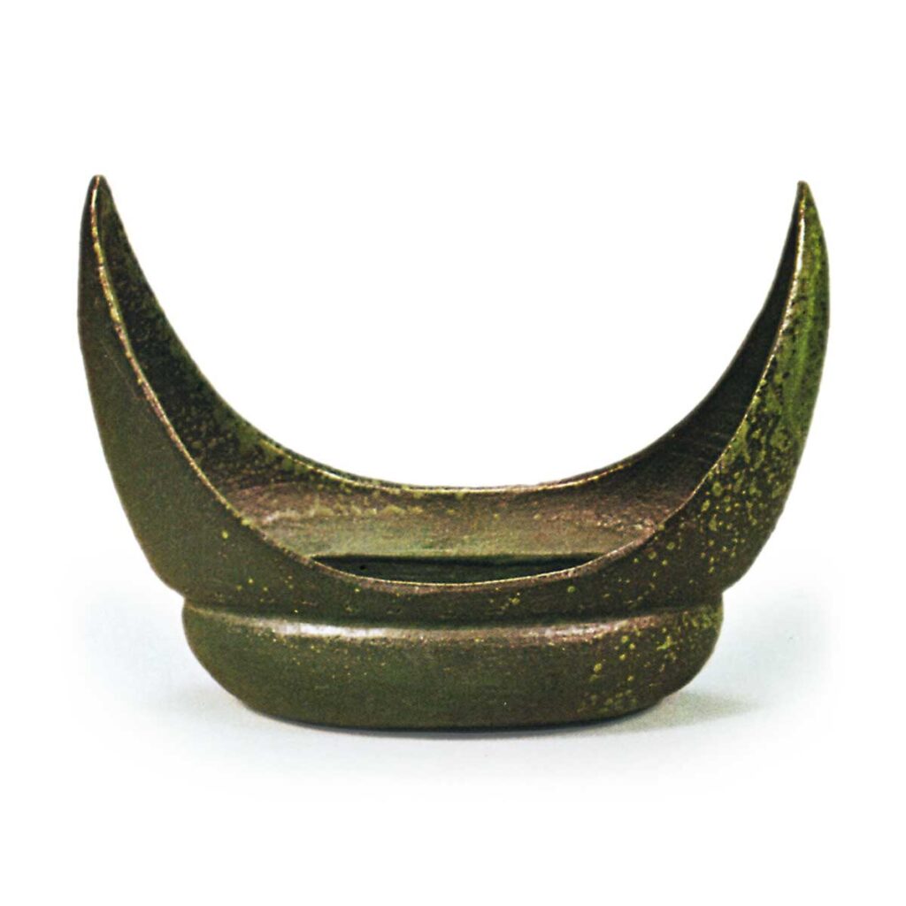 Bizen Flower vase in shape of fishing boat | Ceramics Story