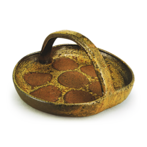 Bizen Shallow bowl with handle across mouth – Ceramics Story