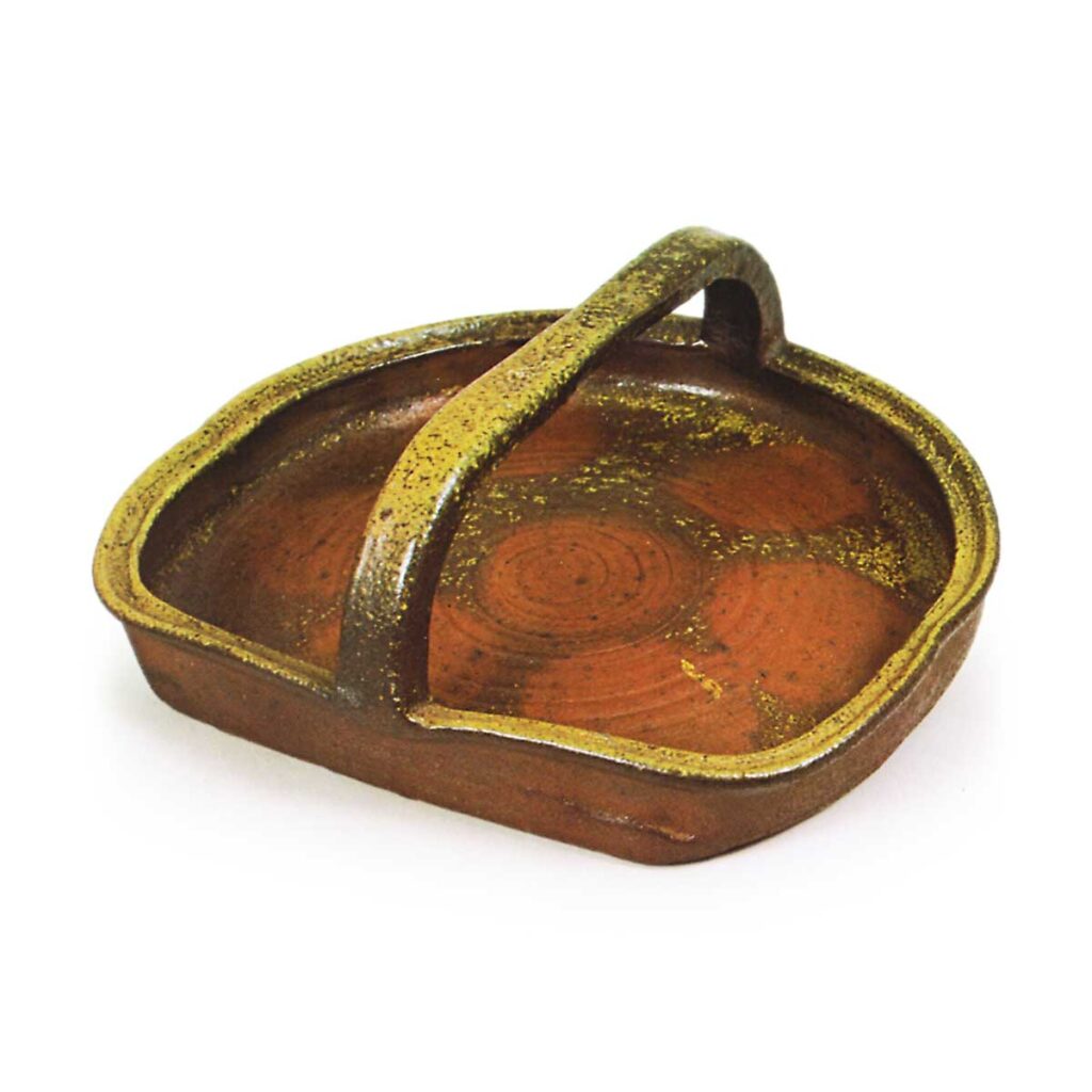 Bizen Shallow bowl in shape of half-moon with handle across mouth ...