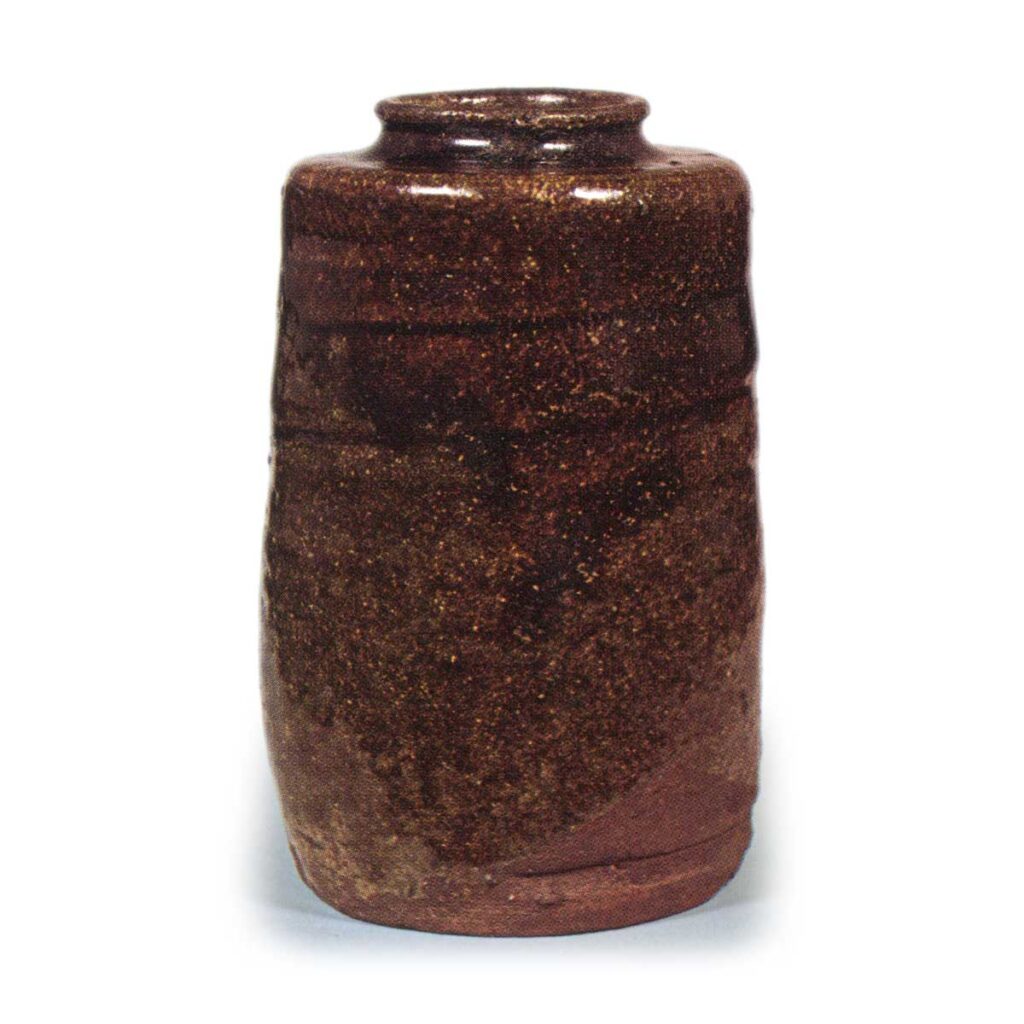Tea caddy of katatsuki (angular shoulder) type, Kuro-garatsu type ...