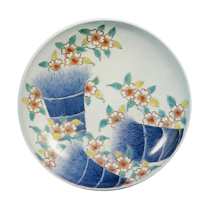 Dish with, undergiaze blue, overglaze enamels | Ceramics Story